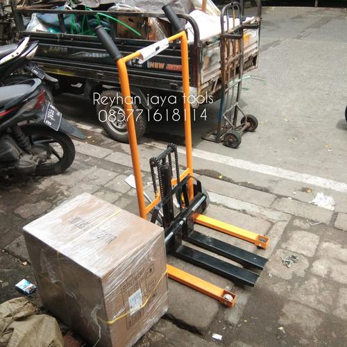Jual hand forklift hydraulic 200 kg Alat angkat hand Stacker 200 kg ...