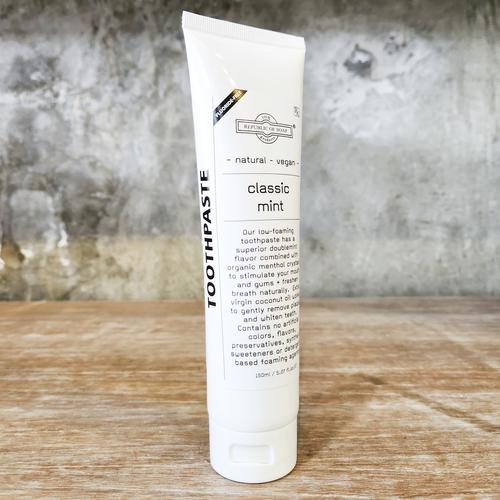 Jual TOOTHPASTE - Classic Mint - For the whole Family - 150ml - Kota ...