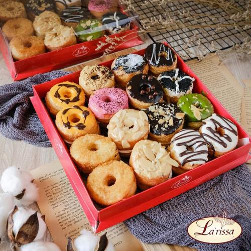 Jual cronuts croissant - donat mini larissa bakery - cronut 16 pcs ...