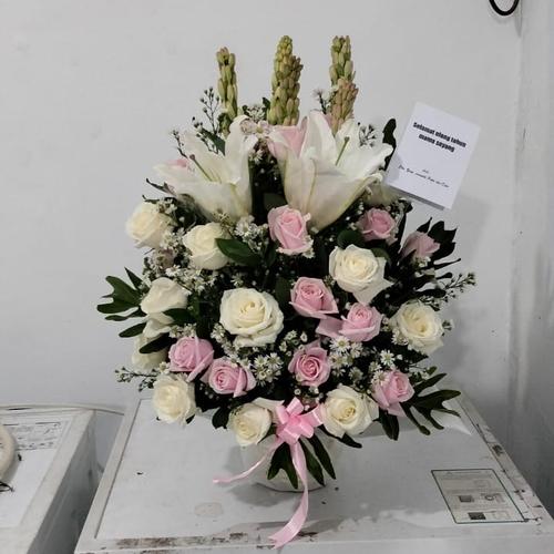 Promo Rangkaian Bunga meja bunga mawar fresh mix bunga lili harum ...