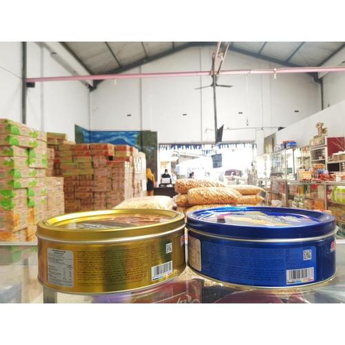 Jual ROTI KALENG HATARI DELUXE BUTTER COOKIES CREAM SANDWICH CHOCOLATE ...