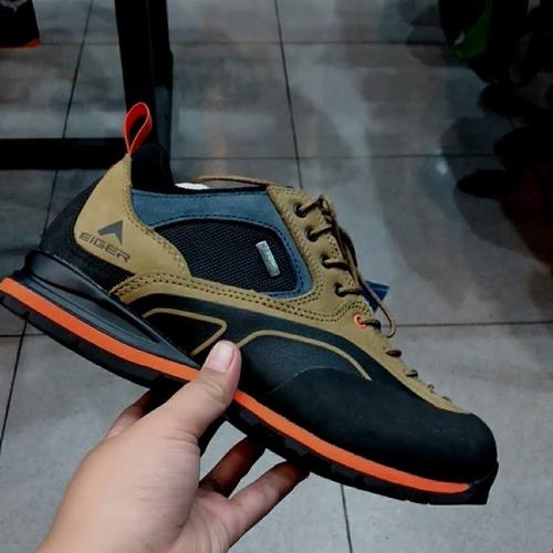 Jual Sepatu Gunung Eiger Anaconda 2.0 tracking hiking booth - Kota ...
