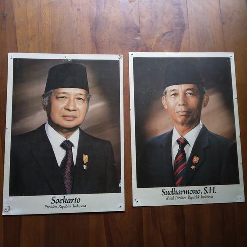 Jual Paket 2 Poster jadul Presiden dan wakil Presiden - Original lawas ...