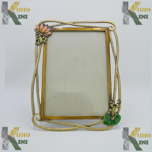 Jual BARANG ANTIK BINGKAI FOTO KATAK UNIK - Jakarta Utara - Kunokini ...