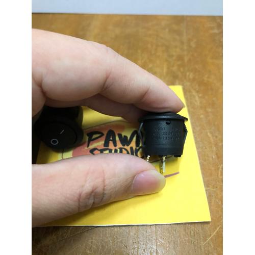 Jual ROCKER SWITCH SAKLAR ON OFF 2 PIN 2P BULAT BESAR HITAM - Jakarta ...