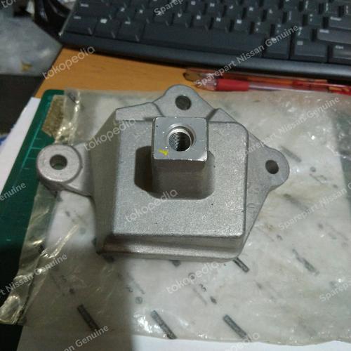 Jual Datsun go bracket Engine mounting transmisi kiri bawah Original ...