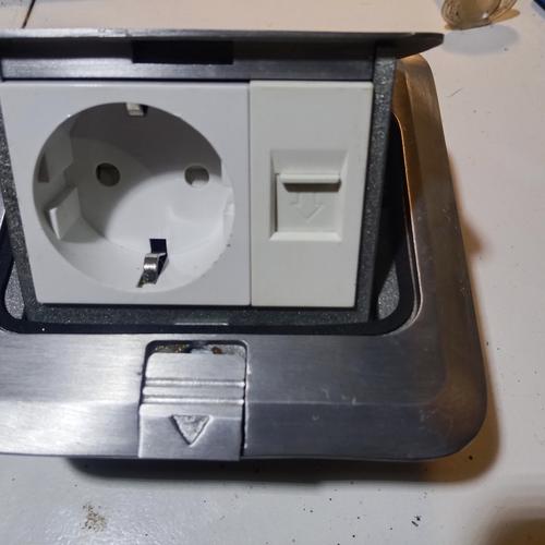 Jual stopkontak tanam lantai+ LAN - Kab. Grobogan - Guruh_Elektronika ...