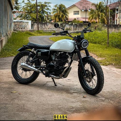 Jual Spakbor Custom Kawasaki W175 SE Cafe TR - Belakang Doff - Kota ...