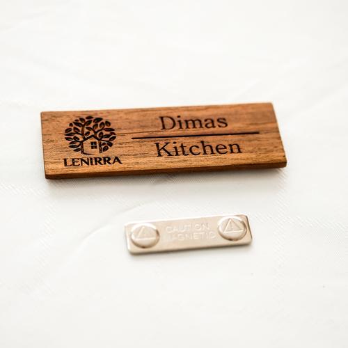 Jual Name/Pin Tag Kayu Custom Grafir Nama & Logo |Pin Tag Cafe ...