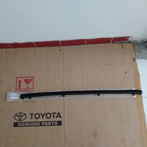 Jual Pelipit Lis Kaca Pintu Dalam Depan Kanan Harrier Lexus Ori 68171 ...
