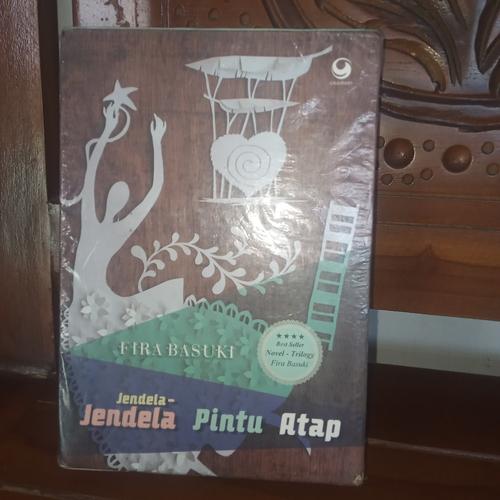 Jual TRILOGI JENDELA PINTU ATAP - FIRA BASUKI - Kota Binjai ...