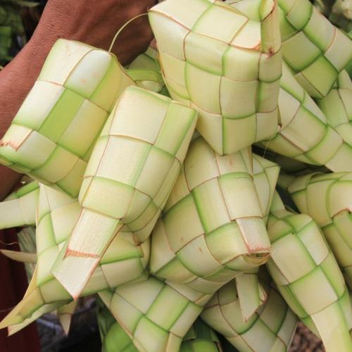 Promo Daun Kelapa Ketupat Anyaman Lebaran Kulit Janur isi 10pcs ...
