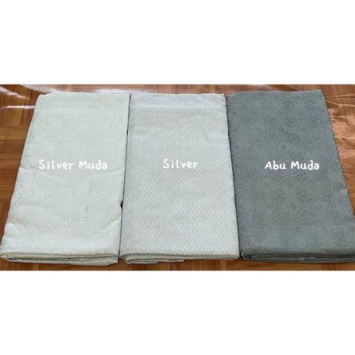 Jual Kain Doby Polos Bermotif Warna Abu-abu Muda Silver - Kota ...