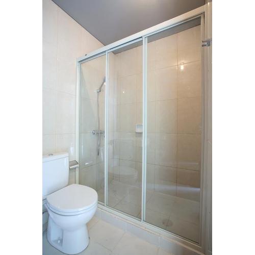 Jual Onna Blue Shower Screen White Frame Clear Tempered Glass - Wall ...