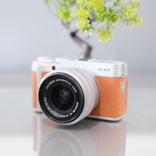 Jual Fujifilm xa7 xa-7 sama lensa kit 15-45mm second mulus like new ...