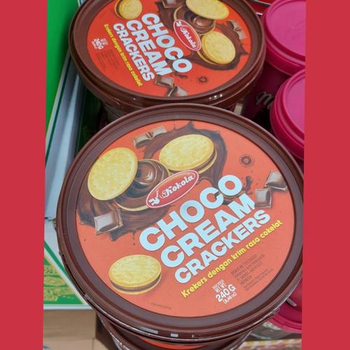 Jual Kokola Choco Cream Crackers 240gr-Biskuit Krim Coklat Ember-Kue ...