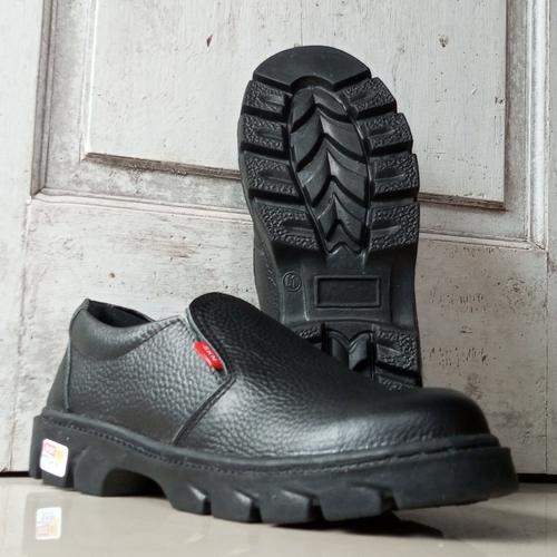 Jual Sepatu Safety Proyek Pria ujung Besi Pendek Slop Original SKN K3 ...