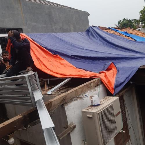 Jual Bongkar atap kayu ganti baja ringan genteng pasir - Kota Tangerang ...