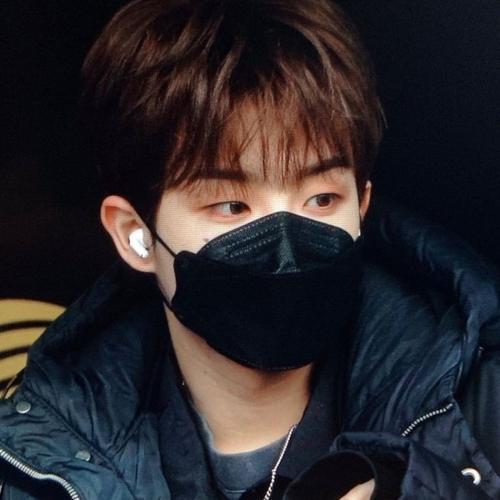 Jual masker kf94 hitam isi 10 pcs 4ply korea mask - hitam BIASA - Kota ...