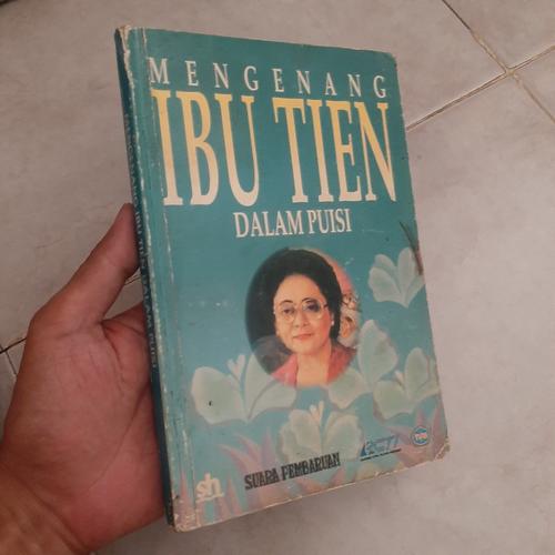Jual Mengenang Ibu Tien Dalam Puisi Penyusun : Moeryanto Ginting Munthe ...