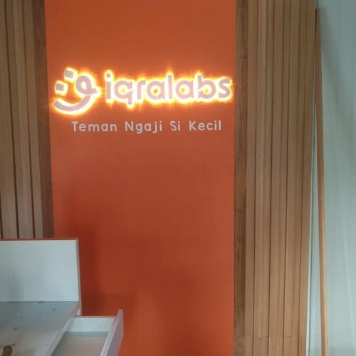 Jual backdrop wallpanel belakang meja minimalis modern hpl custom neon ...