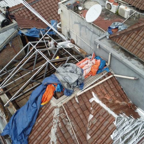 Jual bongkar atap lama ganti baja ringan - Jakarta Barat - SURYA ...