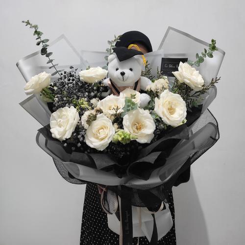 Promo MONOCHROME GRADUATION BOUQUET | Wisuda UPH UI UNTAG Graduation ...