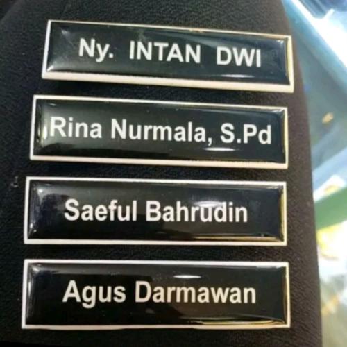 Jual Name Tag Nama Dada Peniti Di Lapis Fiberglass Name Tag Nama Dada ...