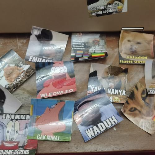 Jual sticker absurd isi 30 ukuran 5cm x 5cm (bisa request gambar ...