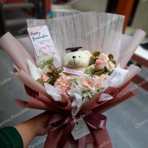 Jual bucket/handbouquet/buket bunga + boneka wisuda/ultah anniv ...