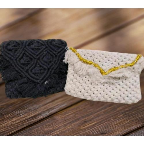 Jual pouch anyaman bahan rajutan denagn 2 pilihan warna - Hitam ...