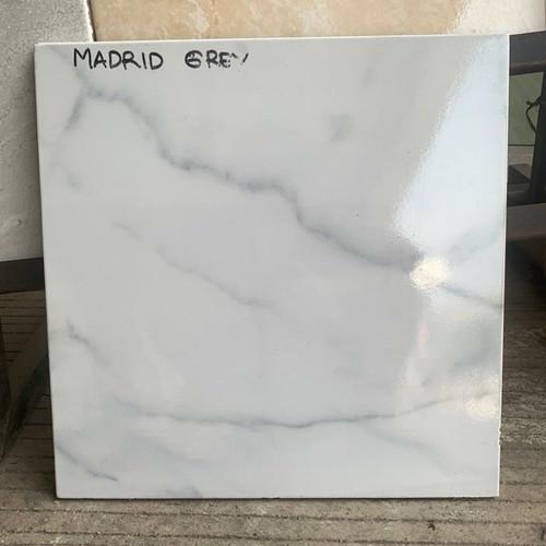 Jual asia tile madrid grey 40 x 40 keramik lantai gloosy - Kab ...