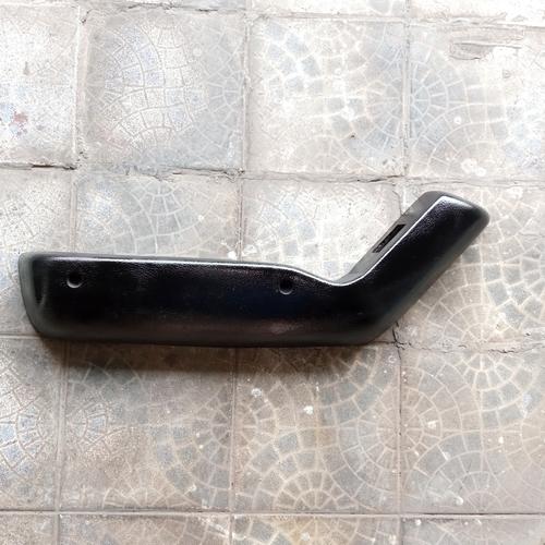 Jual Arm Rest Penyangga Pintu Doortrim Tengah Kiri Isuzu Panther Kotak ...