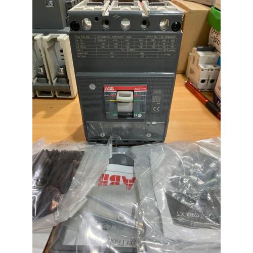 Jual Mccb Abb Xt4L 250 200A / Circuit Breaker Mccb Abb Xt4 L250 200A - Jakarta Barat ...
