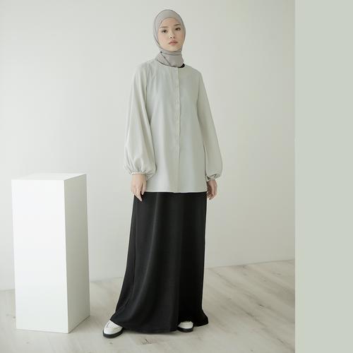 Jual Kalinda by Aska Label - Atasan wanita blouse basic polos full kancing - Tan, XS - Jakarta ...