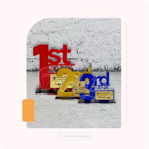 Jual Custom Plakat Akrilik Kelulusan Piala Akrilik Trophy Peringkat ...