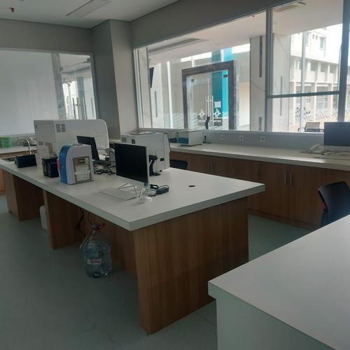 Jual meja laboratorium top table solid surface - Jakarta Timur - Hafko ...