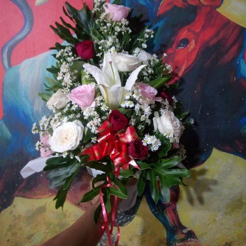 Jual rangkaian pas bunga meja mawar 10+lily 1 btg - Jakarta Selatan ...