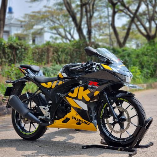 Jual Suzuki Gsx R150 Hitam Kuning Tahun 2019 Km Low - Jakarta Barat ...