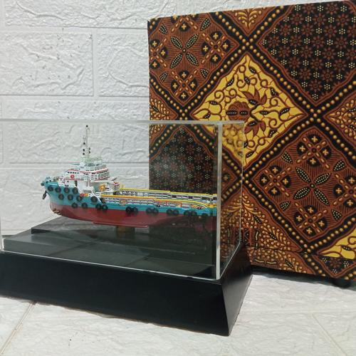 Jual miniatur kapal AHTS Suply vessel 15 cm - alas dan box - Kab ...