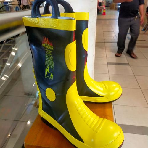 Jual Sepatu Pemadam Kebakaran Murah / Sepatu Boots Pemadam Original ...