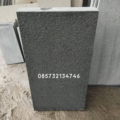 Jual Batu Andesit Hitam Bush Hummer 30x60cm Tebal 5cm - Kab ...