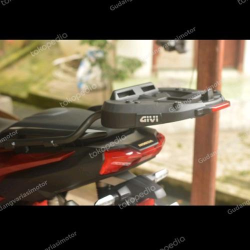 Jual breket box adv 160 original sesuai foto givi original XRV ADV 160 ...