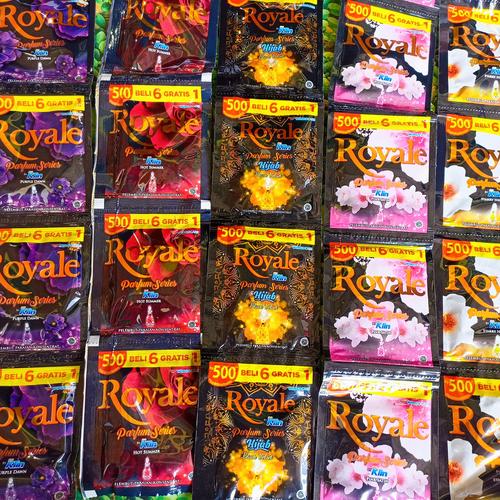 Jual soklin royale sachet isi 12 pelembut pewangi pakaian so klin ...