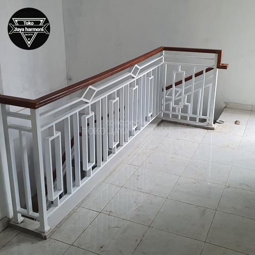 Jual Railing Tangga Besi Pegangan Kayu Minimalis Murah / Railing Kayu ...