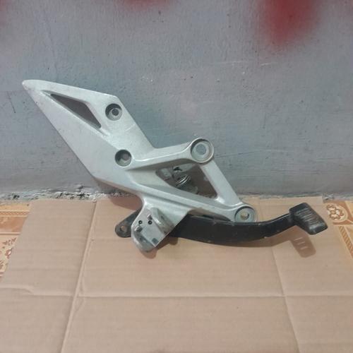 Jual Foot step depan Bagian kanan Cbr 150 R led original copotan ...