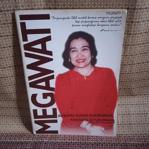 Jual buku Megawati, bendera sudah kukibarkan pantang diturunkan - Kab ...