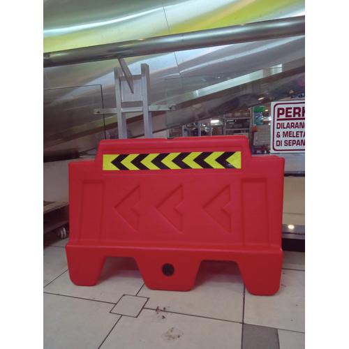 Jual Road Barrier Susun Pembatas Jalan / Water Barrier 60 x 90 CM ...