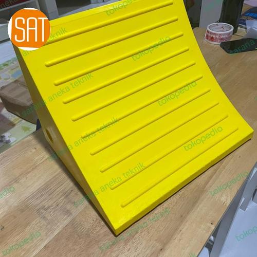 Jual ganjal ban 60 ton / wheel chock 60 ton material PU 380x300x275mm ...
