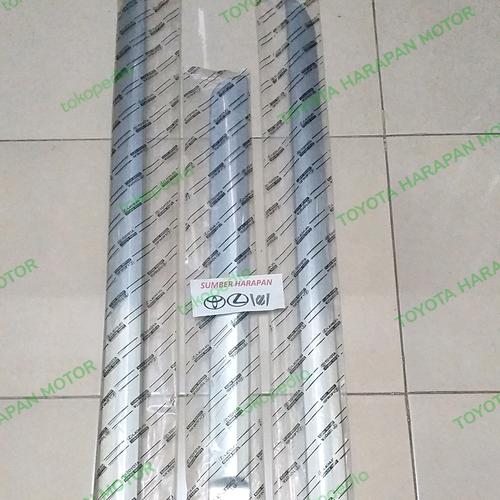 Jual side body moulding innova reborn original list pintu innova reborn ...
